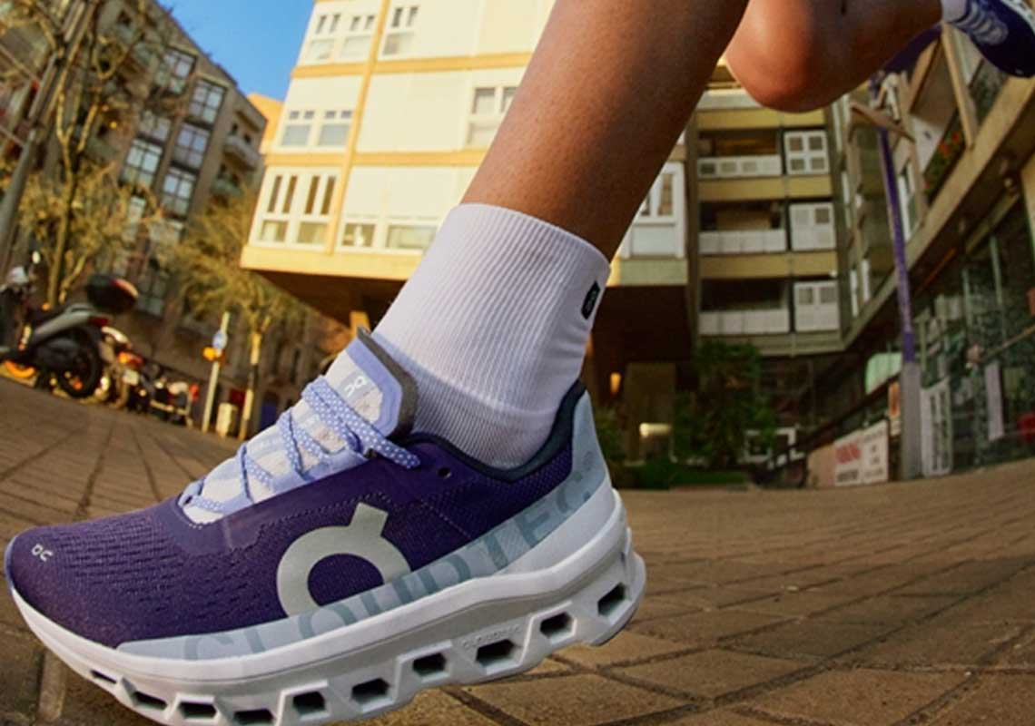 11 Best Walking Shoes For Your Feet 2023 With Comfort & Support - Saucedby